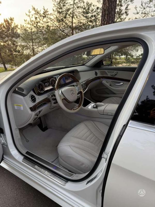 White Mercedes-Benz s-550 2014 in Kaunas, with an engine capacity of 4.70 L and mileage of 139 thousand km for 28500 €, photo 10 on AUTOMOTO.COM.LV