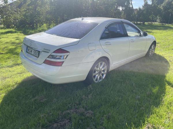 Balts Mercedes-Benz s-550 2006 Šakiai, ar dzinēja tilpumu 5.46 L un nobraukumu 128 tūkst. km par 12000 €, foto 3 vietnē AUTOMOTO.COM.LV