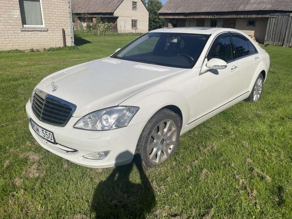 Balts Mercedes-Benz s-550 2006 Šakiai, ar dzinēja tilpumu 5.46 L un nobraukumu 128 tūkst. km par 12000 €, foto 4 vietnē AUTOMOTO.COM.LV