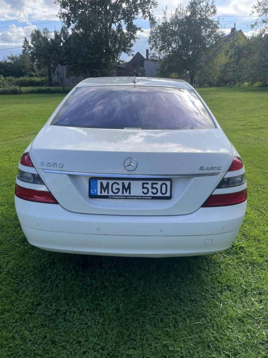 White Mercedes-Benz s-550 2006 in Sakiai, with an engine capacity of 5.46 L and mileage of 128 thousand km for 12000 €, photo 9 on AUTOMOTO.COM.LV