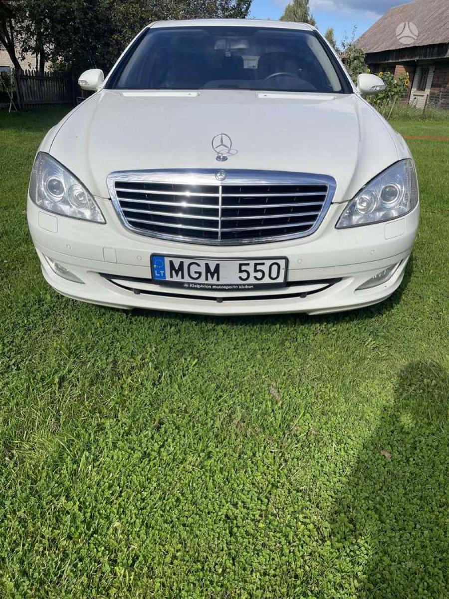 White Mercedes-Benz s-550 2006 in Sakiai, with an engine capacity of 5.46 L and mileage of 128 thousand km for 12000 €, photo 10 on AUTOMOTO.COM.LV