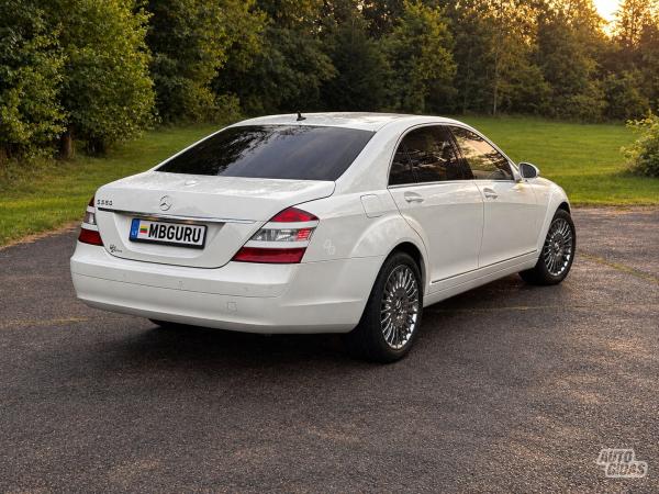 Balts Mercedes-Benz s-550 2007 Viļņa, ar dzinēja tilpumu 5.50 L un nobraukumu 156 tūkst. km par 7800 €, foto 3 vietnē AUTOMOTO.COM.LV