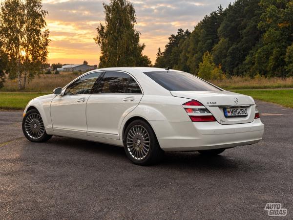 Balts Mercedes-Benz s-550 2007 Viļņa, ar dzinēja tilpumu 5.50 L un nobraukumu 156 tūkst. km par 7800 €, foto 5 vietnē AUTOMOTO.COM.LV