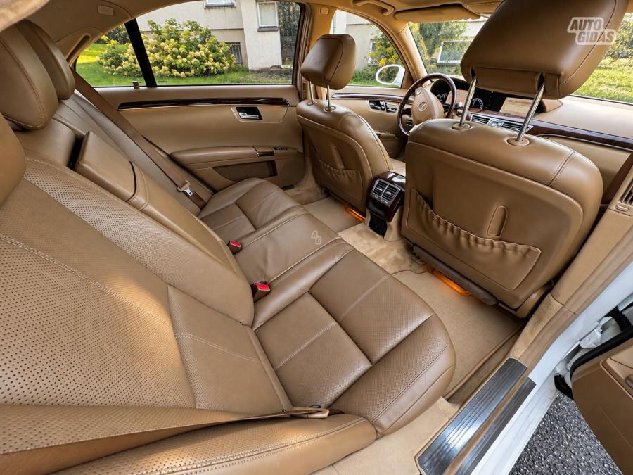 White Mercedes-Benz s-550 2007 in Vilnius, with an engine capacity of 5.50 L and mileage of 156 thousand km for 7800 €, photo 9 on AUTOMOTO.COM.LV