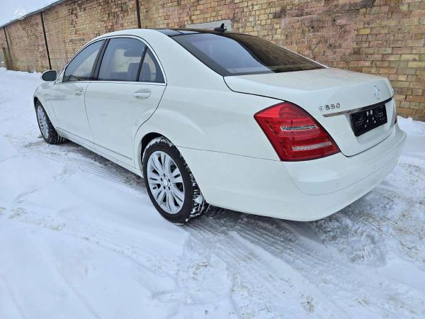 White Mercedes-Benz s-550 2008 in Siauliai, with an engine capacity of 5.50 L and mileage of 161 thousand km for 10500 €, photo 2 on AUTOMOTO.COM.LV