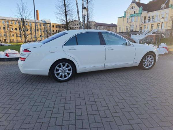 Balts Mercedes-Benz s-550 2009 Šauļi, ar dzinēja tilpumu 0.00 L un nobraukumu 46 tūkst. km par 20000 €, foto 4 vietnē AUTOMOTO.COM.LV