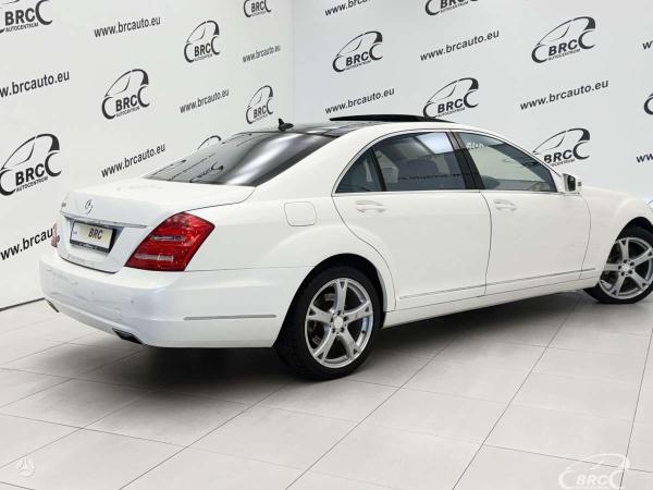 White Mercedes-Benz s-550 2013 in Vilnius, with an engine capacity of 4.66 L and mileage of 257 thousand km for 7900 €, photo 3 on AUTOMOTO.COM.LV