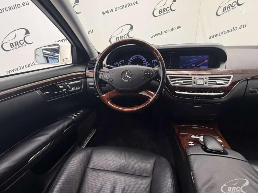 Белый Мерседес С 550 2013 в Вильнюс, объемом двигателя 4.66 л и пробегом 257 тыс. км за 6900 €, фото 17 на AUTOMOTO.COM.LV