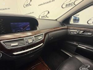 Белый Мерседес С 550 2013 в Вильнюс, объемом двигателя 4.66 л и пробегом 257 тыс. км за 6900 €, фото 31 на AUTOMOTO.COM.LV