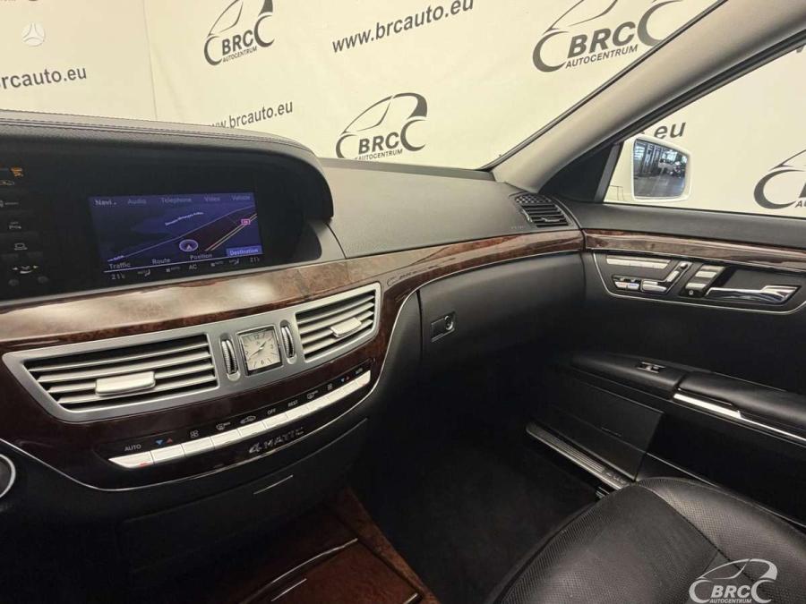 Белый Мерседес С 550 2013 в Вильнюс, объемом двигателя 4.66 л и пробегом 257 тыс. км за 6900 €, фото 31 на AUTOMOTO.COM.LV