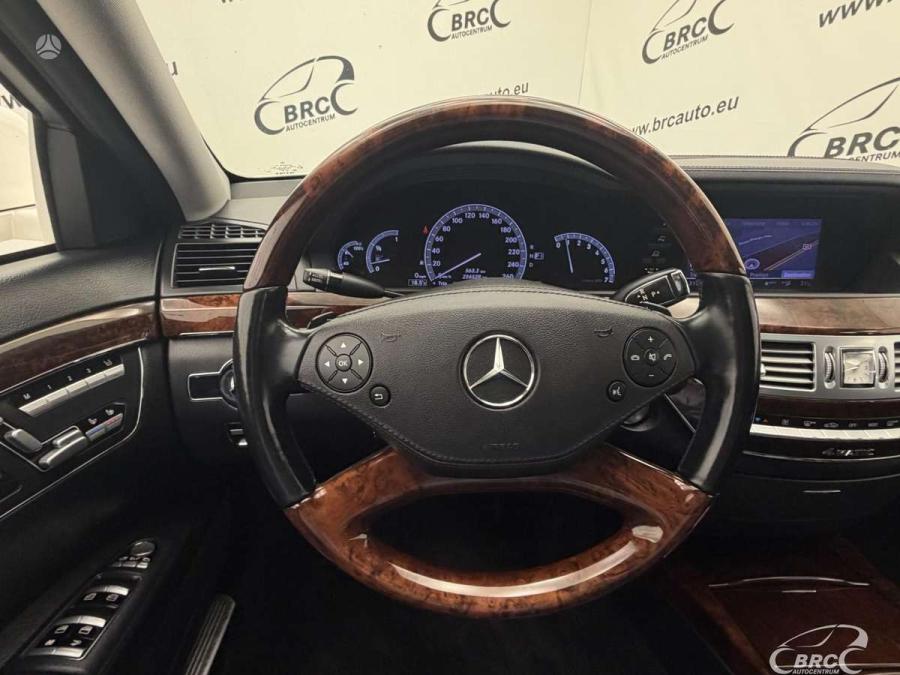 Белый Мерседес С 550 2013 в Вильнюс, объемом двигателя 4.66 л и пробегом 257 тыс. км за 6900 €, фото 32 на AUTOMOTO.COM.LV