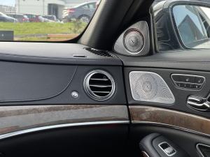 Balts Mercedes-Benz s-550 2014 Kauņa, ar dzinēja tilpumu 4.70 L un nobraukumu 180 tūkst. km par 26000 €, foto 24 vietnē AUTOMOTO.COM.LV