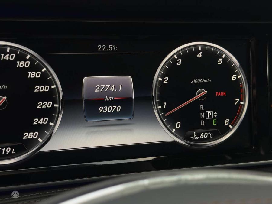 Белый Мерседес С 550 2015 в Вильнюс, объемом двигателя 4.70 л и пробегом 93 тыс. км за 27000 €, фото 23 на AUTOMOTO.COM.LV