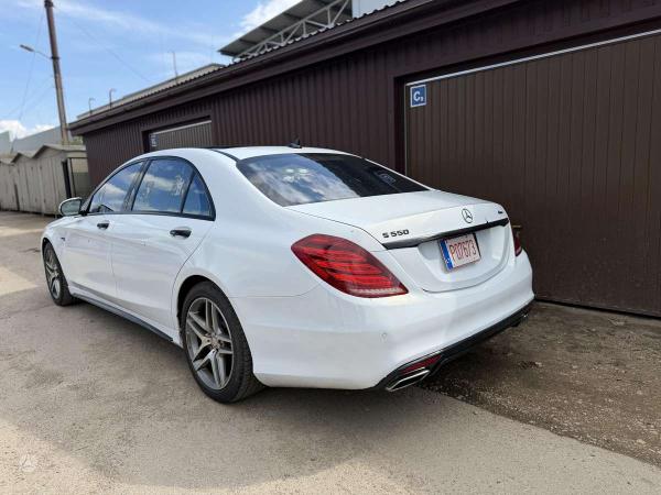 White Mercedes-Benz s-550 2016 in Siauliai, with an engine capacity of 4.70 L and mileage of 133 thousand km for 13900 €, photo 2 on AUTOMOTO.COM.LV
