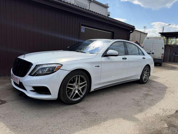 White Mercedes-Benz s-550 2016 in Siauliai, with an engine capacity of 4.70 L and mileage of 133 thousand km for 13900 €, photo 3 on AUTOMOTO.COM.LV