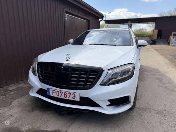 White Mercedes-Benz s-550 2016 in Siauliai, with an engine capacity of 4.70 L and mileage of 133 thousand km for 13900 €, photo 4 on AUTOMOTO.COM.LV