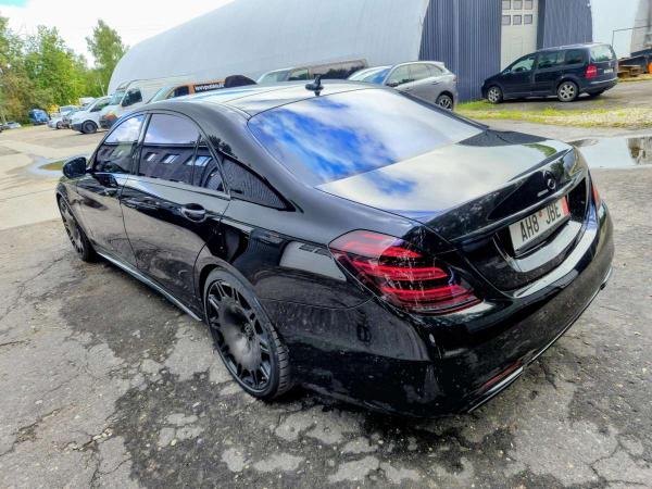 Melns Mercedes-Benz S 560 2017 Tukums, ar dzinēja tilpumu 3.98 L un nobraukumu 180 tūkst. km par 49000 €, foto 2 vietnē AUTOMOTO.COM.LV