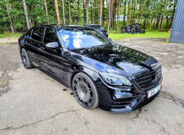 Melns Mercedes-Benz S 560 2017 Tukums, ar dzinēja tilpumu 3.98 L un nobraukumu 180 tūkst. km par 49000 €, foto 3 vietnē AUTOMOTO.COM.LV
