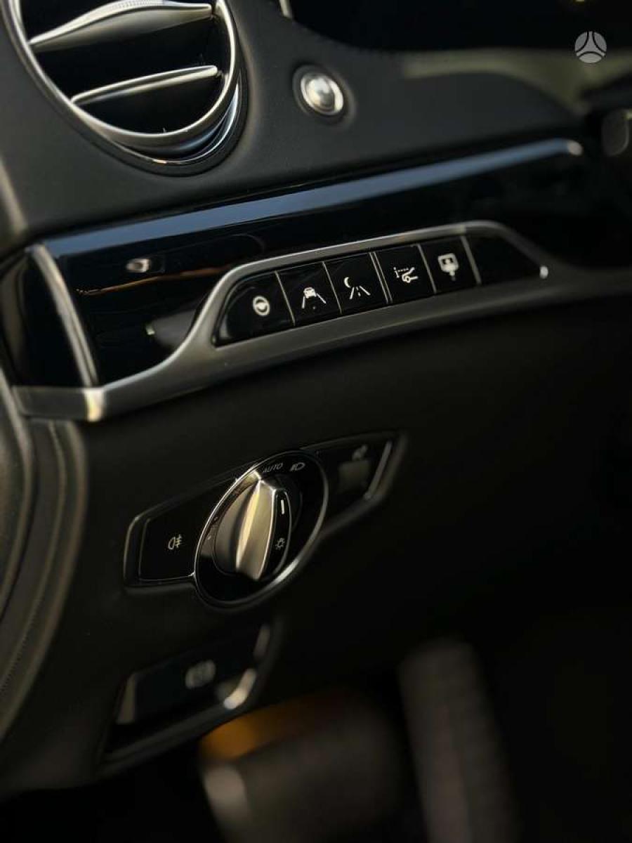 Melns Mercedes-Benz S 560 2018 Klaipėda, ar dzinēja tilpumu 3.98 L un nobraukumu 237 tūkst. km par 32700 €, foto 17 vietnē AUTOMOTO.COM.LV