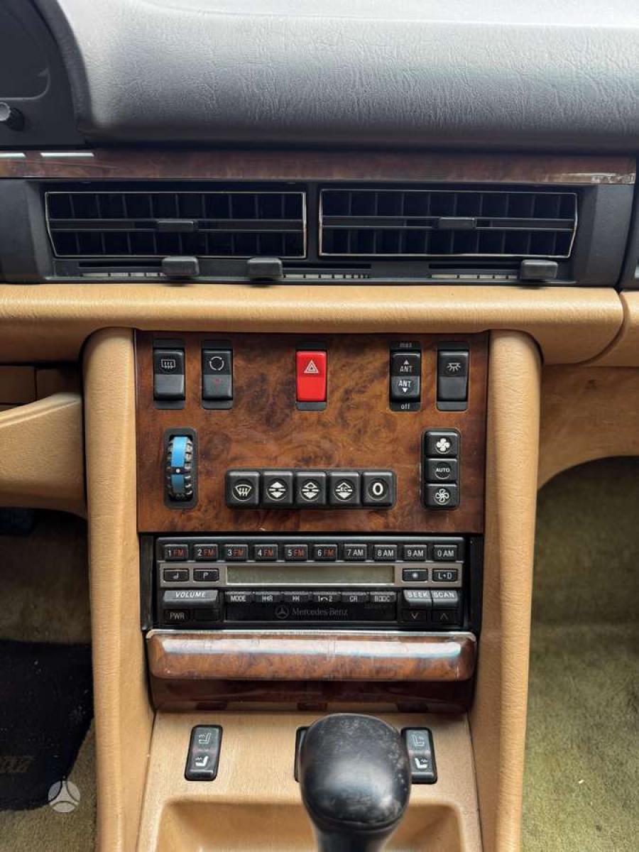Yellow Mercedes-Benz S 560 1987 in Alytus, with an engine capacity of 5.50 L and mileage of 115 thousand km for 13300 €, photo 16 on AUTOMOTO.COM.LV