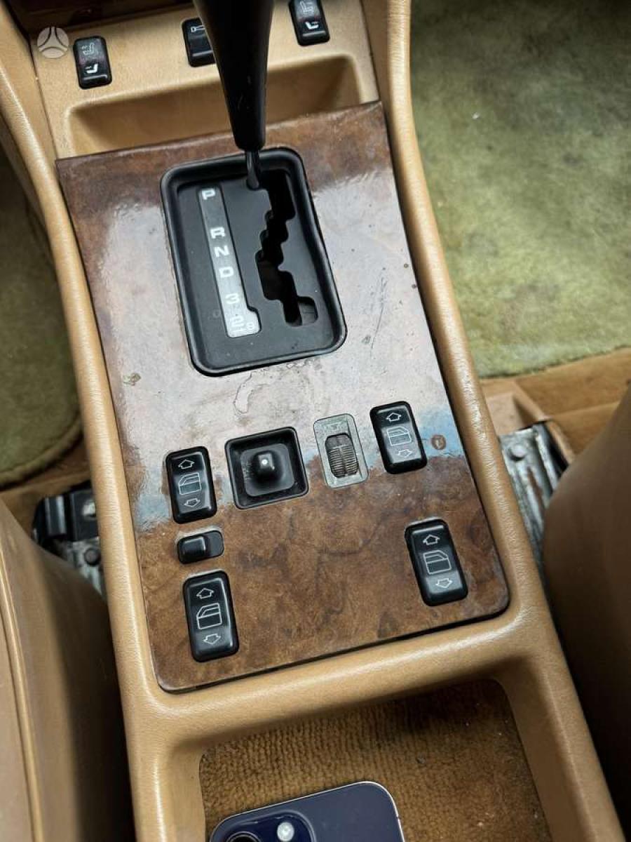 Yellow Mercedes-Benz S 560 1987 in Alytus, with an engine capacity of 5.50 L and mileage of 115 thousand km for 13300 €, photo 22 on AUTOMOTO.COM.LV
