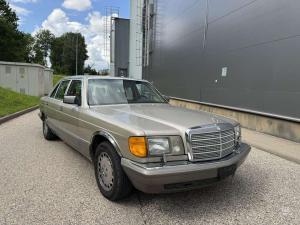Желтый Мерседес S 560 1987 в Алитус, объемом двигателя 5.50 л и пробегом 115 тыс. км за 13300 €, фото 3 на AUTOMOTO.COM.LV