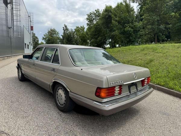 Dzeltens Mercedes-Benz S 560 1987 Alīta, ar dzinēja tilpumu 5.50 L un nobraukumu 115 tūkst. km par 13300 €, foto 3 vietnē AUTOMOTO.COM.LV