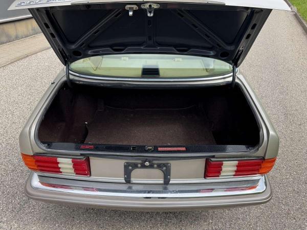 Dzeltens Mercedes-Benz S 560 1987 Alīta, ar dzinēja tilpumu 5.50 L un nobraukumu 115 tūkst. km par 13300 €, foto 5 vietnē AUTOMOTO.COM.LV