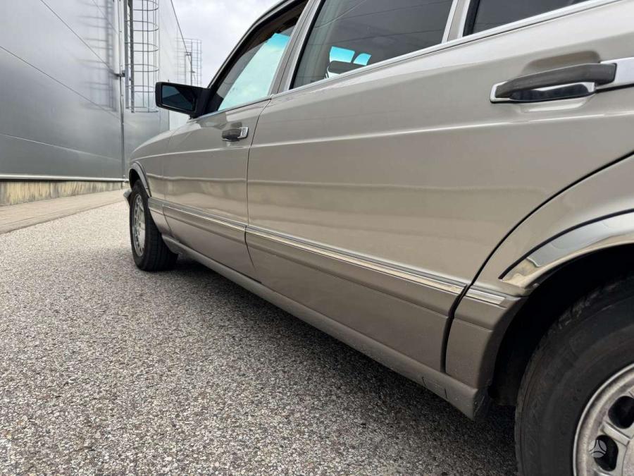 Желтый Мерседес S 560 1987 в Алитус, объемом двигателя 5.50 л и пробегом 115 тыс. км за 13300 €, фото 7 на AUTOMOTO.COM.LV