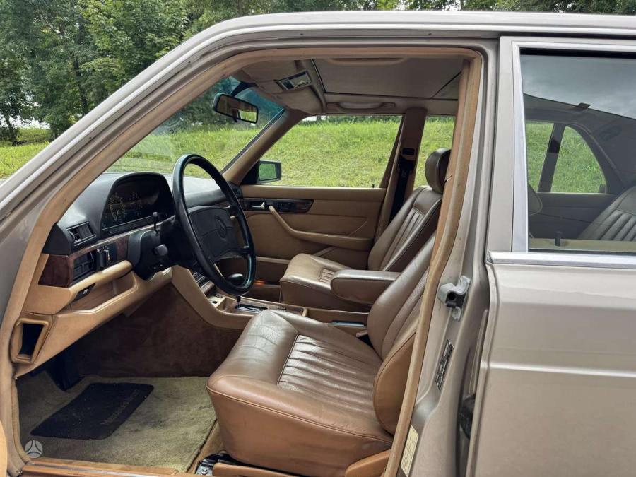 Желтый Мерседес S 560 1987 в Алитус, объемом двигателя 5.50 л и пробегом 115 тыс. км за 13300 €, фото 9 на AUTOMOTO.COM.LV
