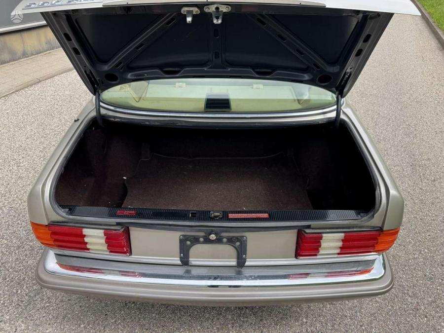 Dzeltens Mercedes-Benz S 560 1987 Alīta, ar dzinēja tilpumu 5.50 L un nobraukumu 115 tūkst. km par 13300 €, foto 6 vietnē AUTOMOTO.COM.LV