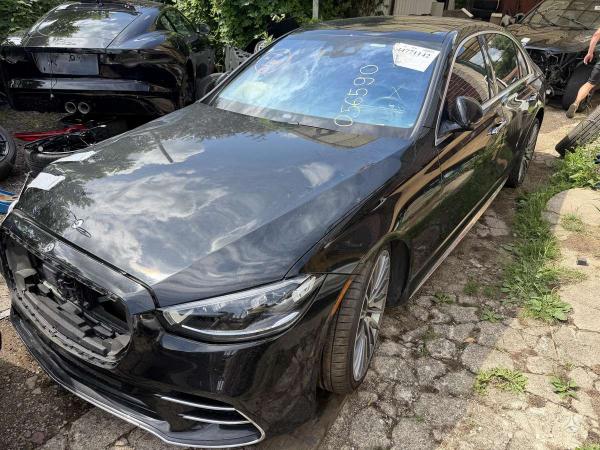Black Mercedes-Benz S 580 2021 in Kaunas, with an engine capacity of 4.00 L and mileage of 90 thousand km for 44900 €, photo 1 on AUTOMOTO.COM.LV
