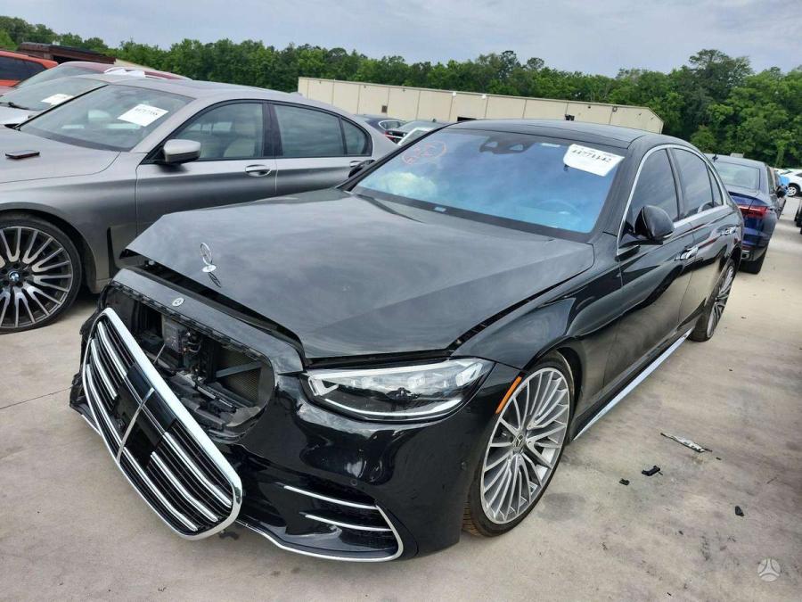 Melns Mercedes-Benz S 580 2021 Kauņa, ar dzinēja tilpumu 4.00 L un nobraukumu 90 tūkst. km par 44900 €, foto 3 vietnē AUTOMOTO.COM.LV