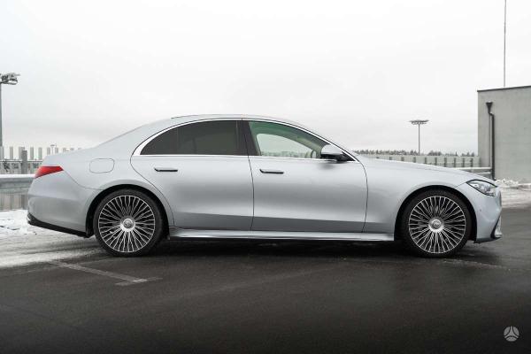 Pelēks Mercedes-Benz S 580 2022 Viļņa, ar dzinēja tilpumu 3.00 L un nobraukumu 129 tūkst. km par 81000 €, foto 4 vietnē AUTOMOTO.COM.LV