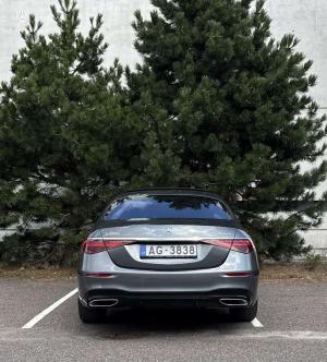 Grey Mercedes-Benz S 580 2022 in Riga, with an engine capacity of 3.98 L and mileage of 71 thousand km for 79500 €, photo 7 on AUTOMOTO.COM.LV
