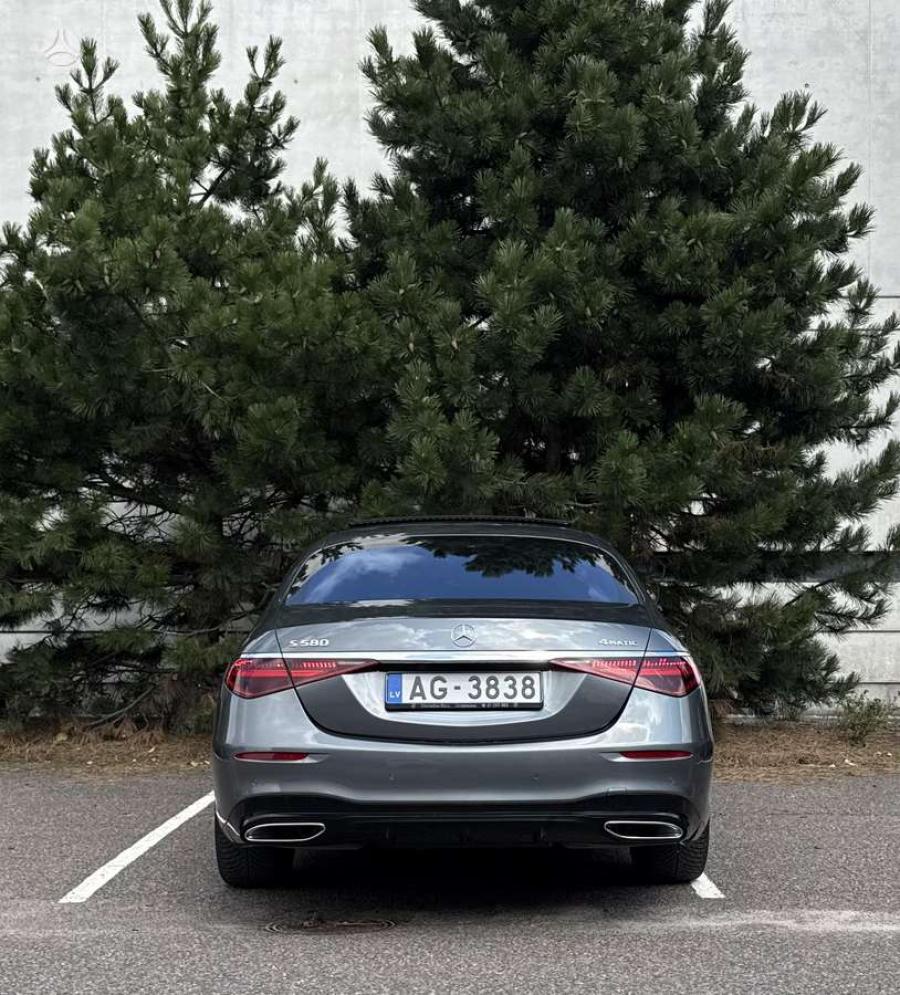 Grey Mercedes-Benz S 580 2022 in Riga, with an engine capacity of 3.98 L and mileage of 71 thousand km for 79500 €, photo 7 on AUTOMOTO.COM.LV