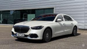 Белый Мерседес S 580 2022 в Вильнюс, объемом двигателя 3.98 л и пробегом 36 тыс. км за 135900 €, фото 3 на AUTOMOTO.COM.LV
