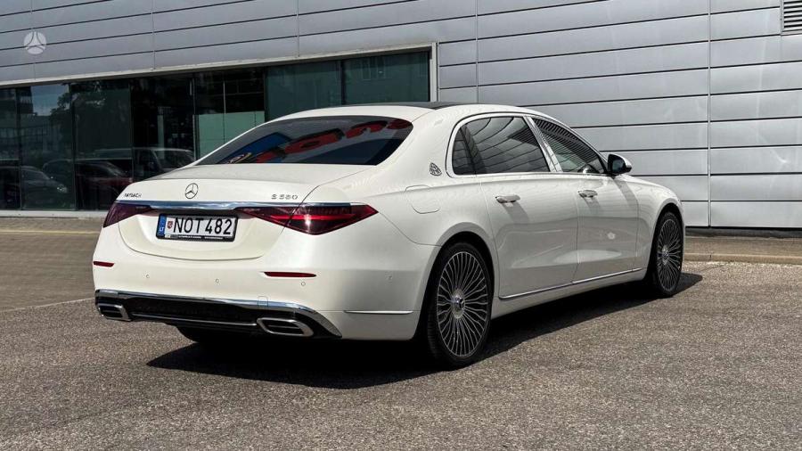 Белый Мерседес S 580 2022 в Вильнюс, объемом двигателя 3.98 л и пробегом 36 тыс. км за 135900 €, фото 5 на AUTOMOTO.COM.LV