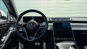 Белый Мерседес S 580 2022 в Вильнюс, объемом двигателя 3.98 л и пробегом 36 тыс. км за 135900 €, фото 36 на AUTOMOTO.COM.LV