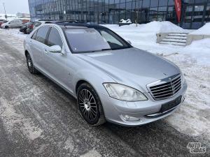 Pelēks Mercedes-Benz s-600 2006 Panevēža, ar dzinēja tilpumu 5.50 L un nobraukumu 266 tūkst. km par 8999 €, foto 3 vietnē AUTOMOTO.COM.LV