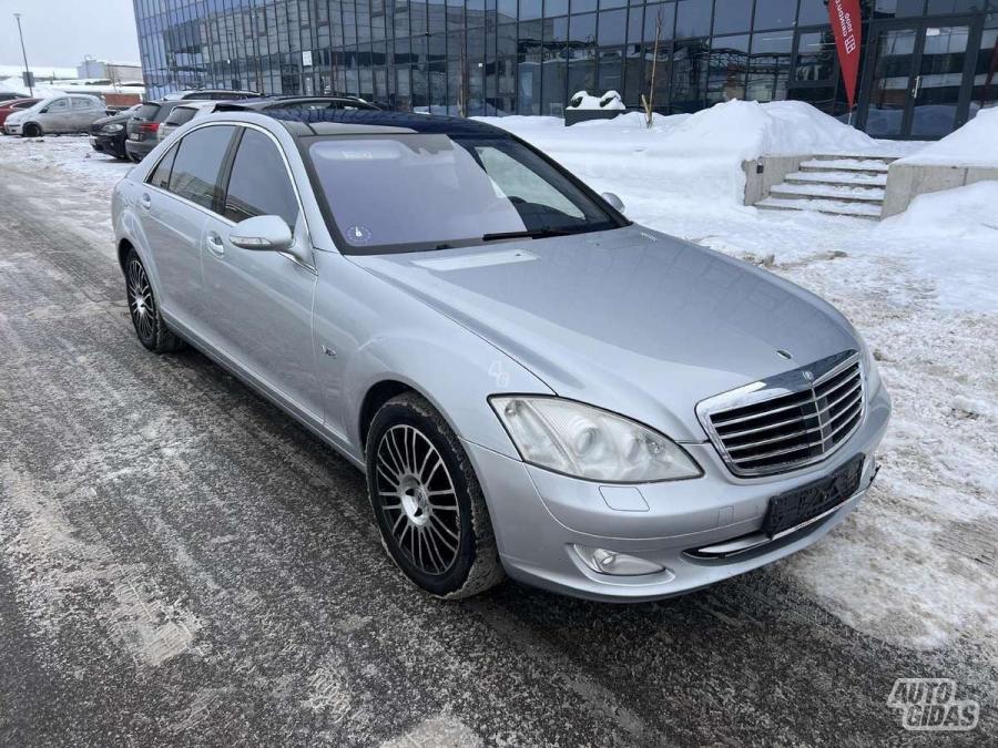 Pelēks Mercedes-Benz s-600 2006 Panevēža, ar dzinēja tilpumu 5.50 L un nobraukumu 266 tūkst. km par 8999 €, foto 3 vietnē AUTOMOTO.COM.LV