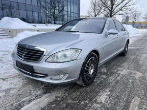 Pelēks Mercedes-Benz s-600 2006 Panevēža, ar dzinēja tilpumu 5.50 L un nobraukumu 266 tūkst. km par 8999 €, foto 4 vietnē AUTOMOTO.COM.LV