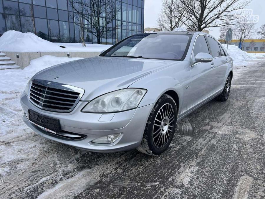 Pelēks Mercedes-Benz s-600 2006 Panevēža, ar dzinēja tilpumu 5.50 L un nobraukumu 266 tūkst. km par 8999 €, foto 4 vietnē AUTOMOTO.COM.LV