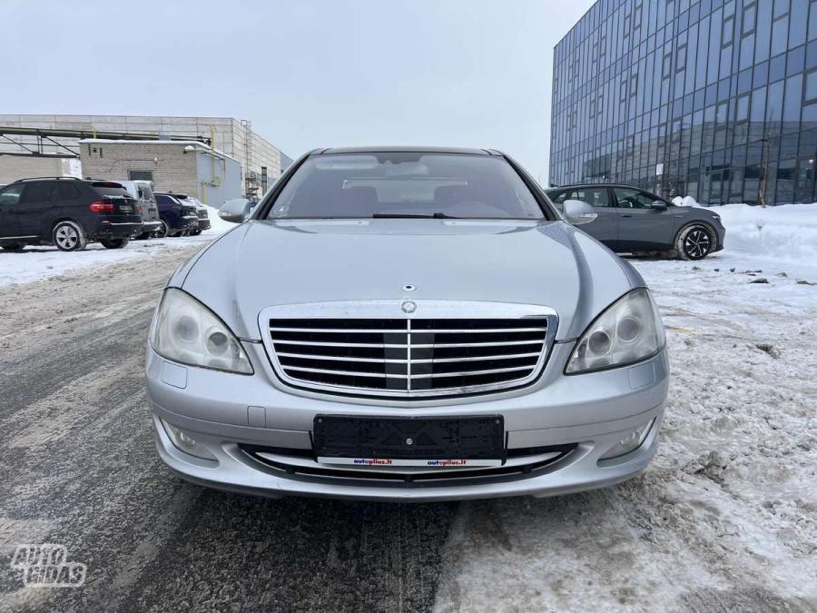 Pelēks Mercedes-Benz s-600 2006 Panevēža, ar dzinēja tilpumu 5.50 L un nobraukumu 266 tūkst. km par 8999 €, foto 6 vietnē AUTOMOTO.COM.LV