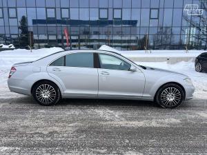 Pelēks Mercedes-Benz s-600 2006 Panevēža, ar dzinēja tilpumu 5.50 L un nobraukumu 266 tūkst. km par 8999 €, foto 12 vietnē AUTOMOTO.COM.LV