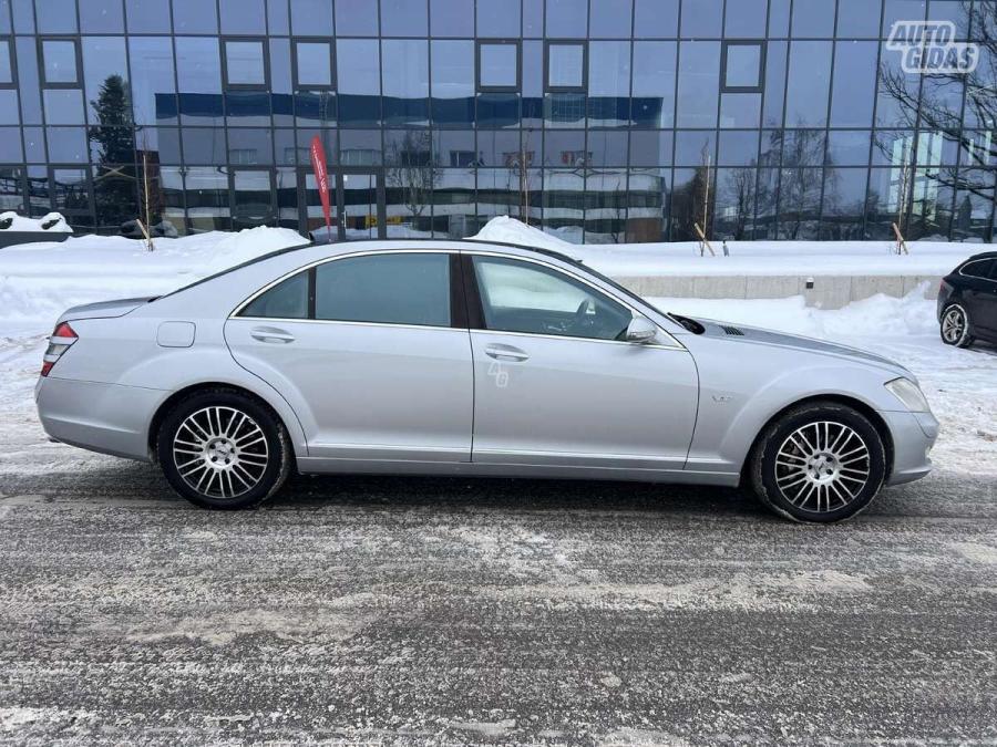 Pelēks Mercedes-Benz s-600 2006 Panevēža, ar dzinēja tilpumu 5.50 L un nobraukumu 266 tūkst. km par 8999 €, foto 12 vietnē AUTOMOTO.COM.LV