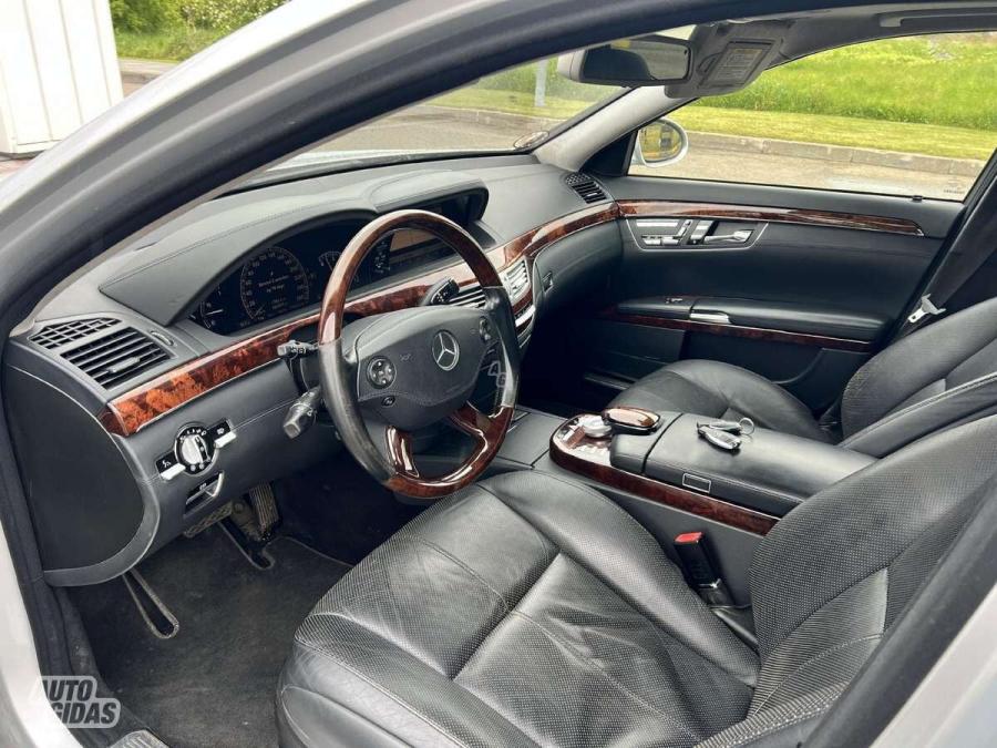 Pelēks Mercedes-Benz s-600 2006 Panevēža, ar dzinēja tilpumu 5.50 L un nobraukumu 266 tūkst. km par 8999 €, foto 17 vietnē AUTOMOTO.COM.LV