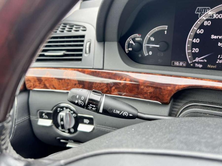 Pelēks Mercedes-Benz s-600 2006 Panevēža, ar dzinēja tilpumu 5.50 L un nobraukumu 266 tūkst. km par 8999 €, foto 18 vietnē AUTOMOTO.COM.LV