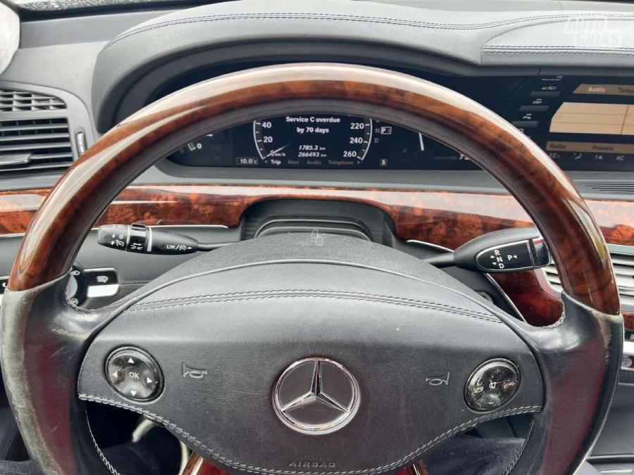 Pelēks Mercedes-Benz s-600 2006 Panevēža, ar dzinēja tilpumu 5.50 L un nobraukumu 266 tūkst. km par 8999 €, foto 20 vietnē AUTOMOTO.COM.LV