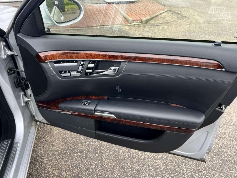 Pelēks Mercedes-Benz s-600 2006 Panevēža, ar dzinēja tilpumu 5.50 L un nobraukumu 266 tūkst. km par 8999 €, foto 22 vietnē AUTOMOTO.COM.LV